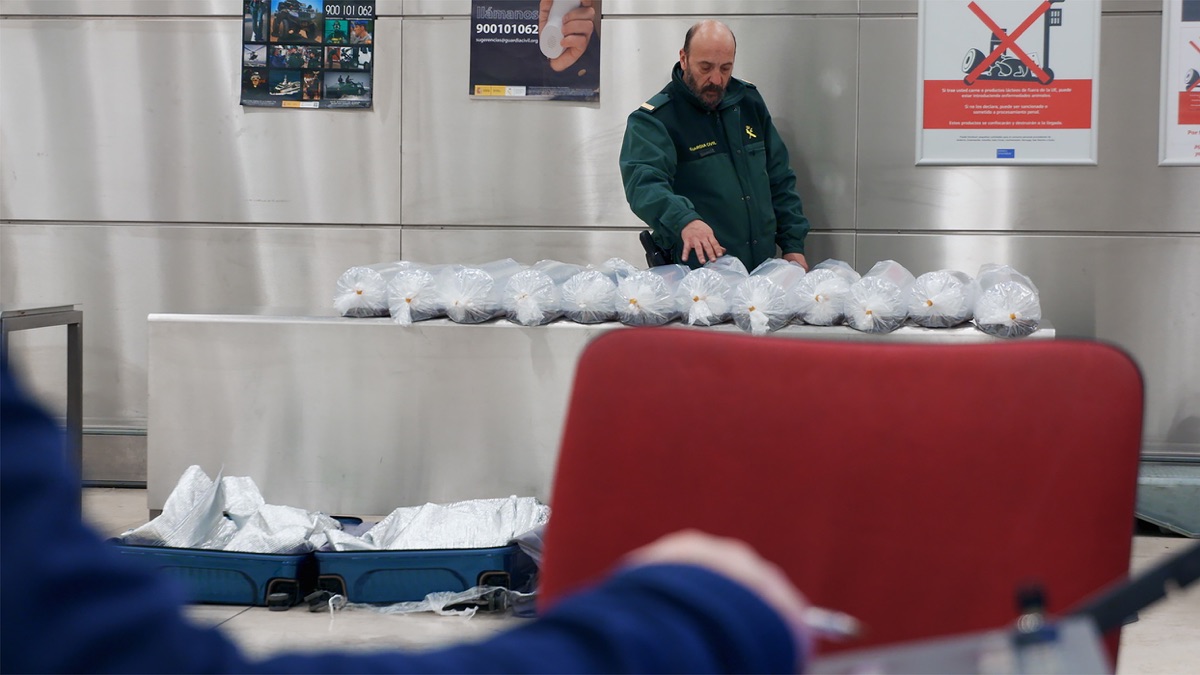 Episodio 2 - Control de fronteras: España (Season 2, Episode 2) - Apple TV