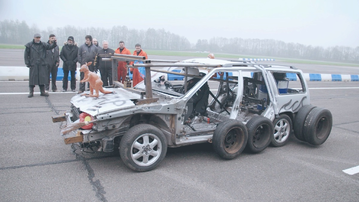 Scrapyard Supercar Jaguar F-Type SVR - Scrapyard Supercar | Apple TV