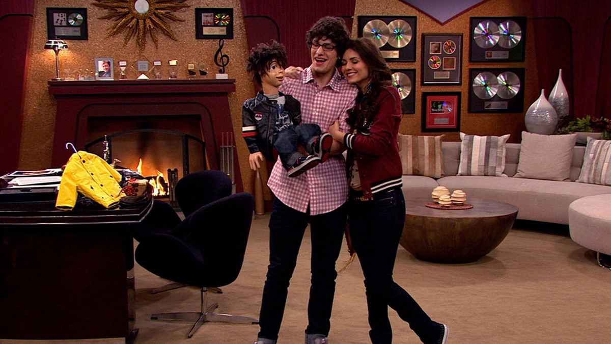 Robbie Sells Rex – Victorious (Series 4, Episode 8) | Apple TV